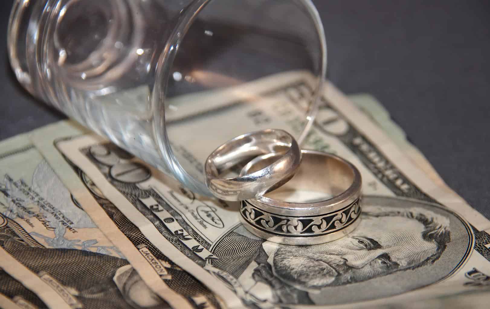 The Definitive Guide to Pawning Gold Jewelry - Alma School Pawn